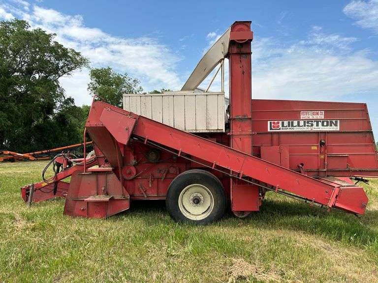 Lilliston Edible Bean Combine, 1000 PTO - Fragodt Auction and Real ...