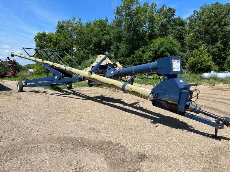 Harvest International H1382 Auger, Hydraulic Swing Away Hopper ...