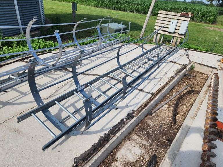 Ladder and Cage for 18’ Sidewall Grain Bin - Fragodt Auction and Real ...