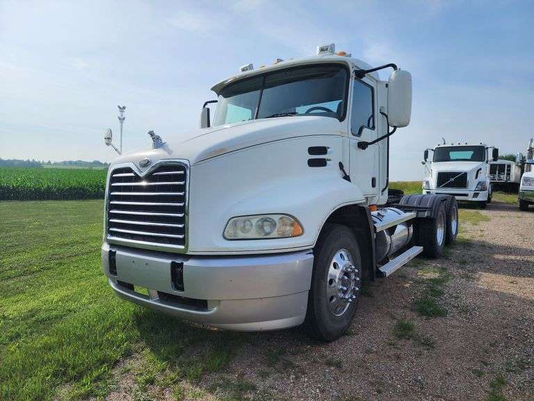 2004 Mack, *Low Miles* 387,104 Miles, Mack 460hp Engine, Full Lockers ...