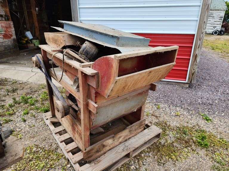 Fanning Mill - Fragodt Auction and Real Estate LLC