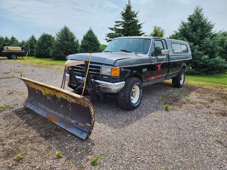 1991 Ford F250 Pickup with Lockouts – 4x4, 8’ Mounted Snow Plow, 5.8 ...