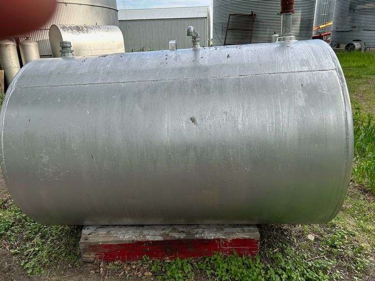 550 Gallon Fuel Tank - Fragodt Auction and Real Estate LLC