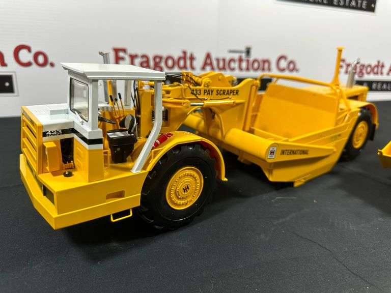 (2) – International 433 Pay Scraper, International 560 Payloader ...