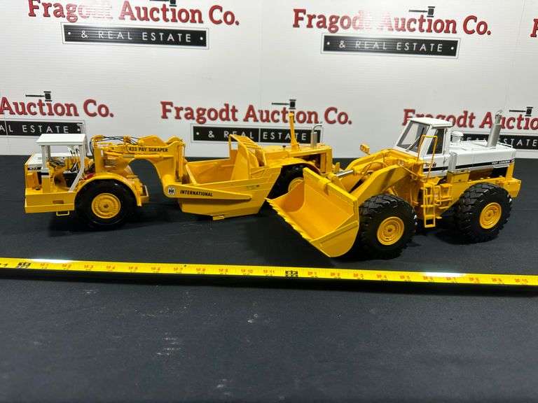(2) – International 433 Pay Scraper, International 560 Payloader ...