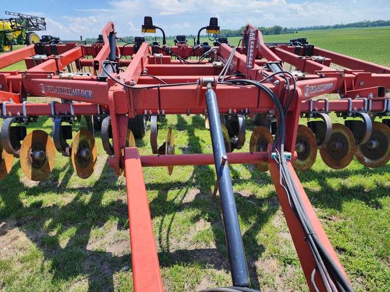 WilRich 657 DCR 18.5’ Disk Chisel, 15 Shank (8 Chisel Shanks and 7 ...