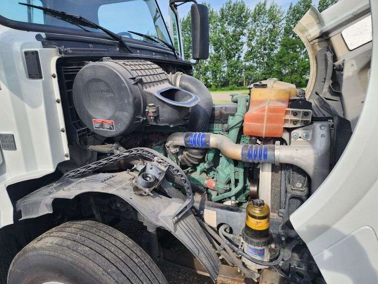 2015 Volvo, *Low Miles* 256,170 Miles, D13 405HP Eco-Torque Engine ...