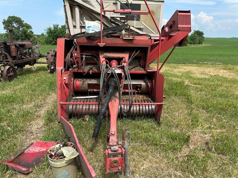 Lilliston Edible Bean Combine, 1000 PTO - Fragodt Auction and Real ...