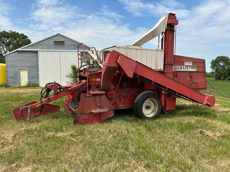 Lilliston Edible Bean Combine, 1000 PTO - Fragodt Auction and Real ...