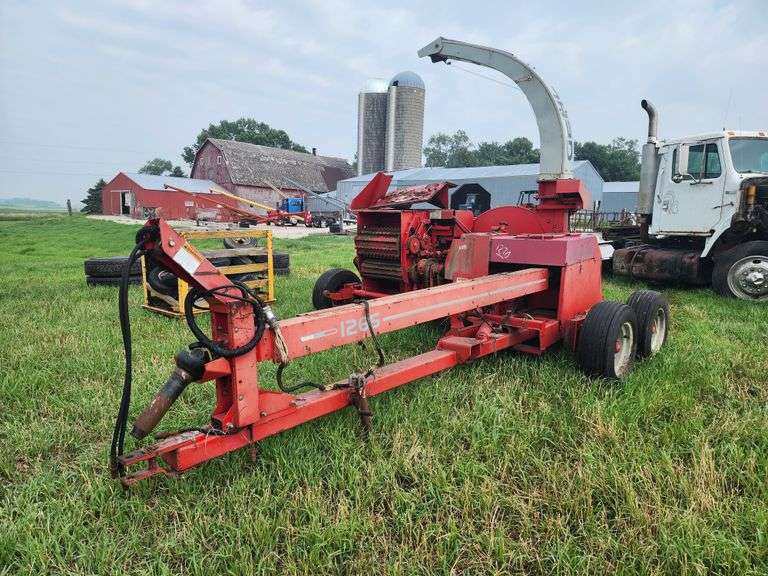 Gehl 1265 Chopper with 3 Row and Hay Head, 1000 PTO, Rear Hitch, Last ...