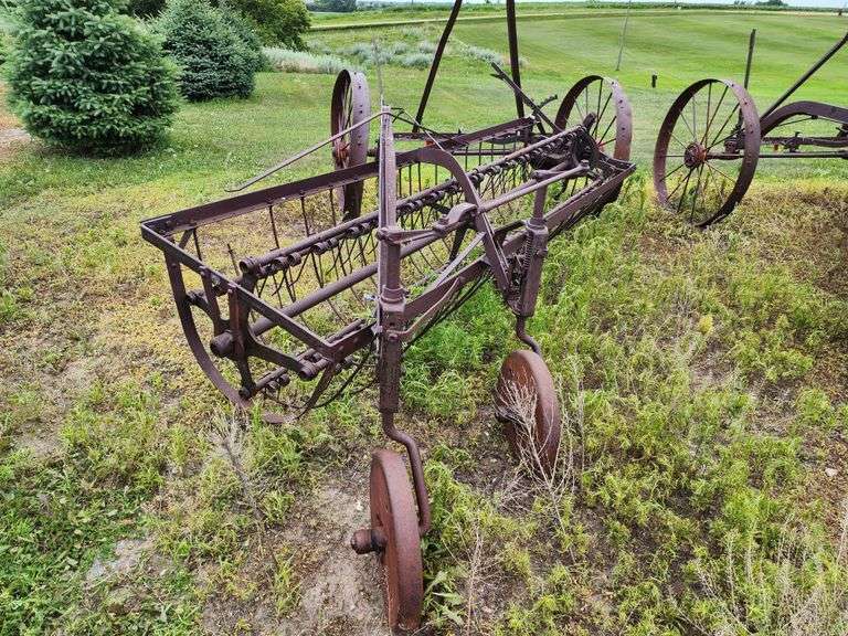 Steel Wheel Side Delivery Rake - Fragodt Auction and Real Estate LLC