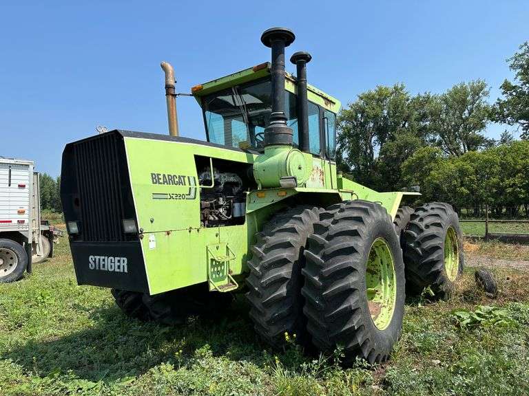 Steiger Bearcat ST220, Cummins Engine, 20.8x34 Tires, 2 Rear Hydraulics ...