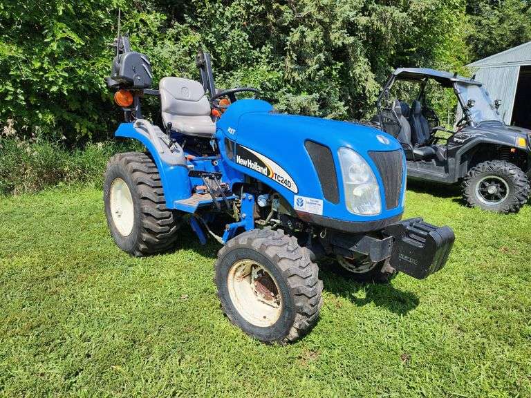New Holland TC24DA Hydrostatic Compact Utility Tractor – 275 Hours, 4WD ...