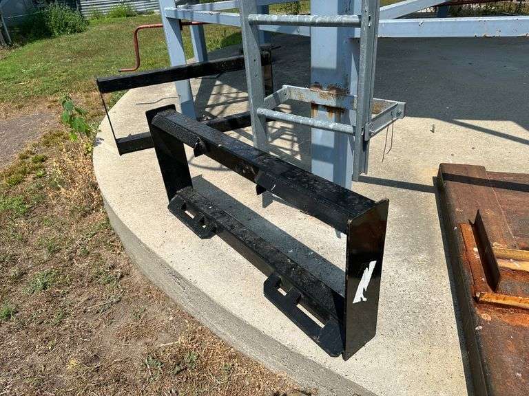 Skid Loader Adapter Plate, 3x3 Tubing - Fragodt Auction and Real Estate LLC