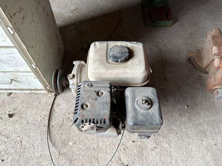 Honda 4hp Gas Engine - Fragodt Auction and Real Estate LLC