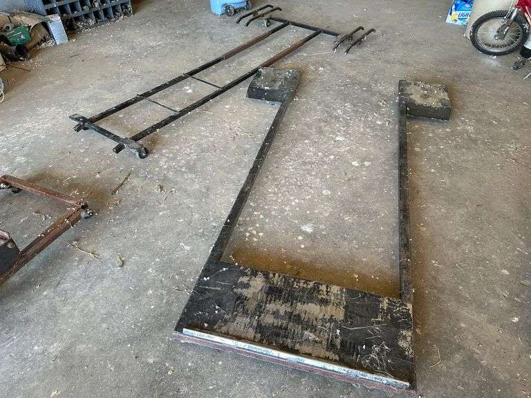 2 snowmobile carts. Missing one caster. - Fragodt Auction and Real ...