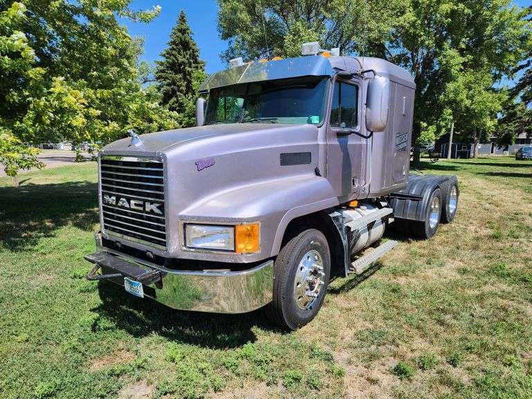 2002 Mack Model CH613 Semi Truck, Mack E7 Motor, 9 Speed Eaton Fuller ...