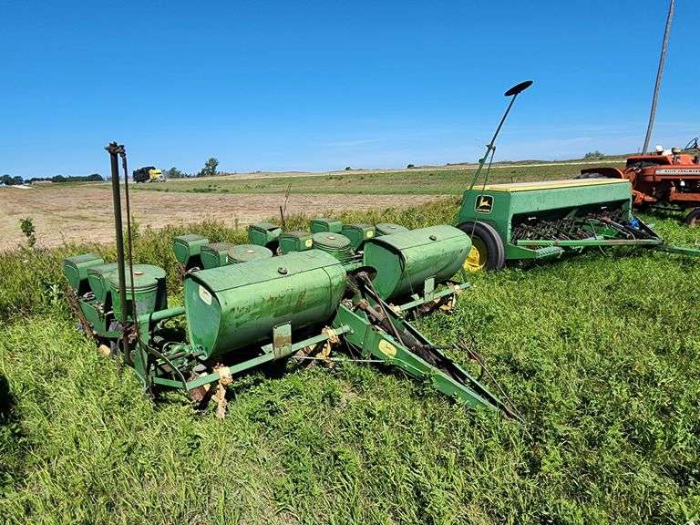John Deere Planter – 4 Row, Set Up at 40” Rows - Fragodt Auction and ...