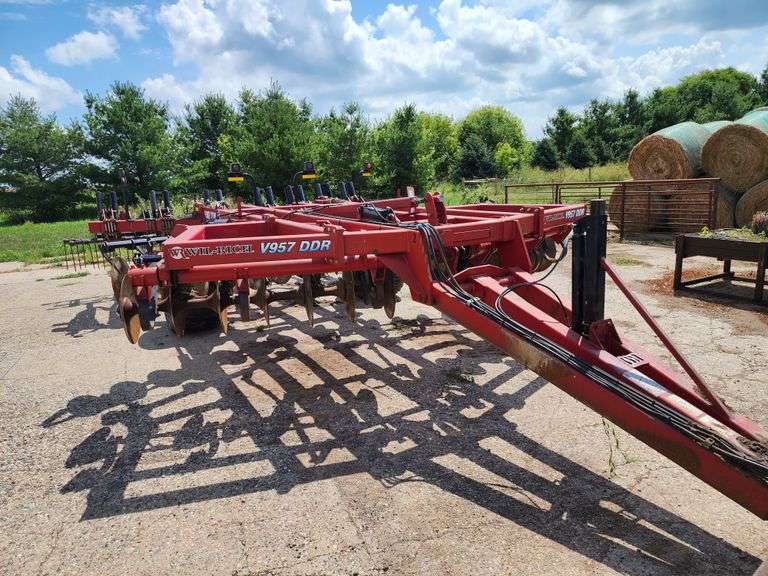WilRich V957 Disk Ripper, 7 Shank, 700/40-22.5 Tires, 3 Bar Coil Tine ...