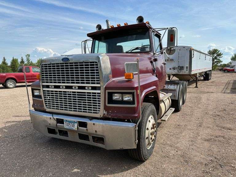 1985 Ford LTL900 Semi, 3406 CAT, 9 Speed Transmission, 295/75R22.5 ...