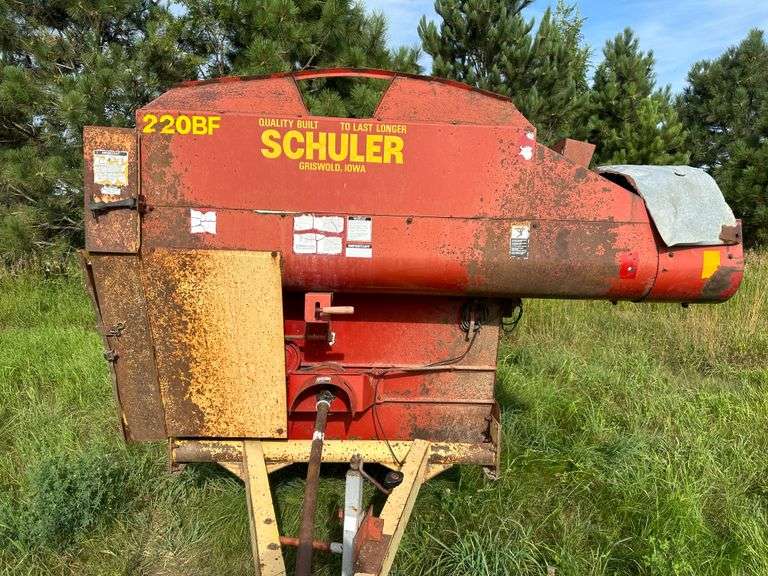 Schuler 220BF Side Unload Feed Wagon with Scale, J-Star Scale, 540 PTO ...