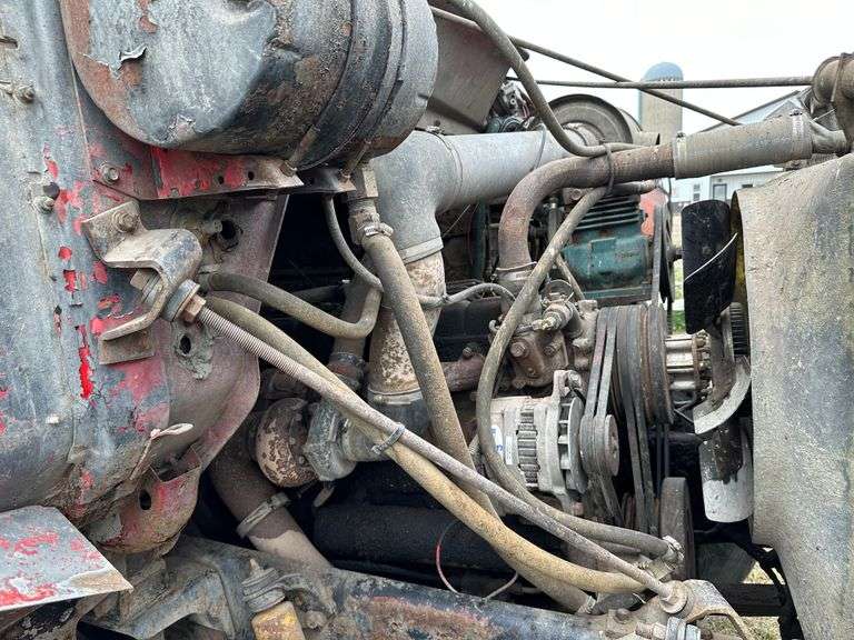 1982 International 2275 Twin Screw, 7 Speed Transmission, 19’ Box Roll ...