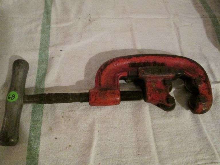 Rigid #42A 4 Wheel Pipe Cutter - Fragodt Auction and Real Estate LLC