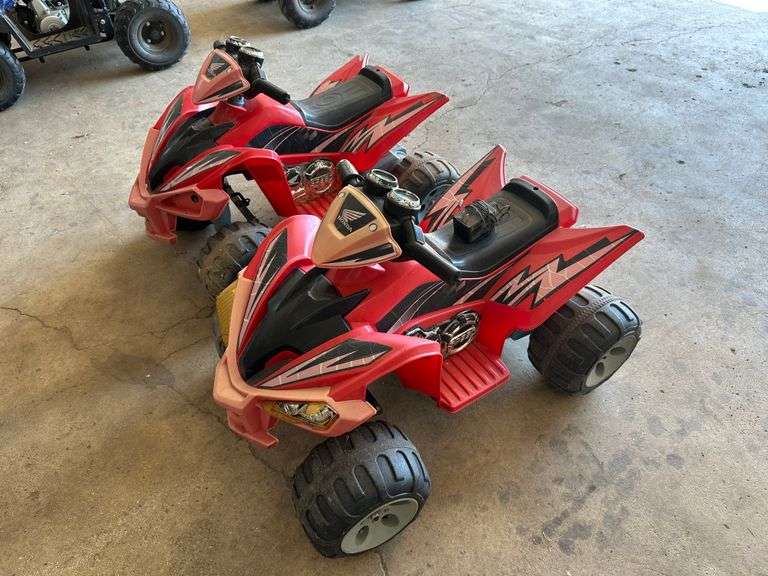2 battery operated 4 wheelers with one charger. To be sold as a pair ...