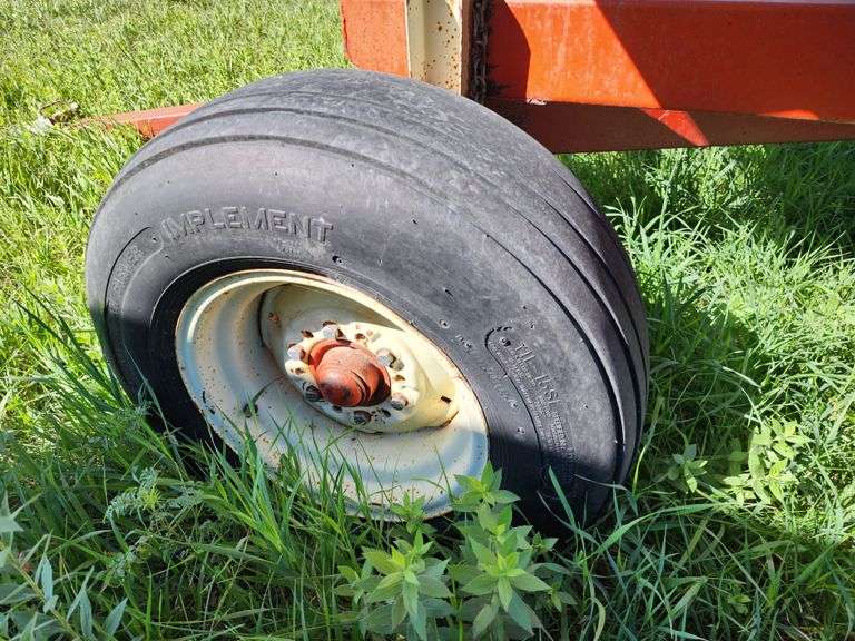 Labor Saver Gravity Box on Dakon Running Gear – 6 Bolt Hubs, Extended ...