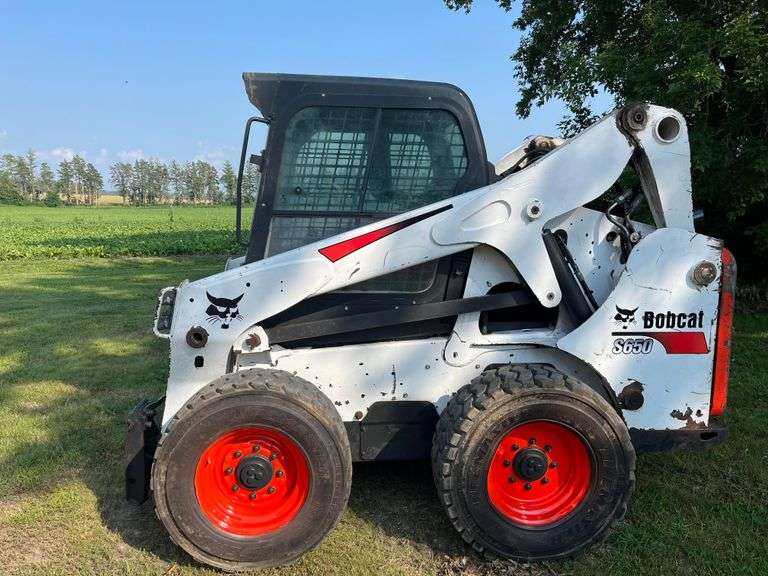 2018 Bobcat S650 skidloader. Bobcat single speed 74.3hp engine ...