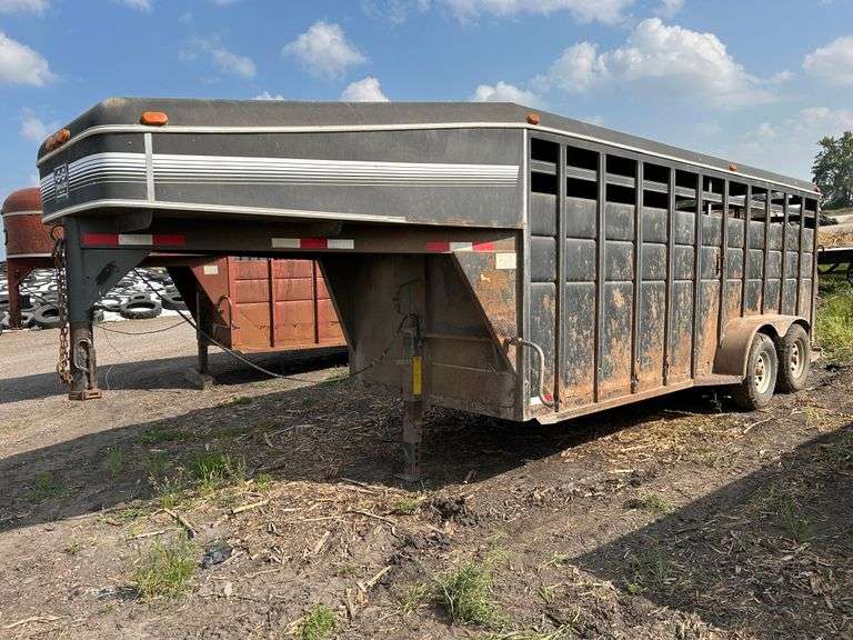 S&S Livestock Trailer, 5th Wheel, Tandem Axle, 6’x18’, Rear Slide/Swing ...