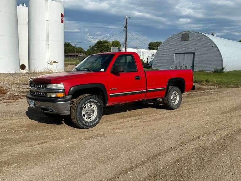 1999 Chevrolet 2500 Single Cab Pickup, 8’ Box, 4x4 (Needs Repair), 265 ...