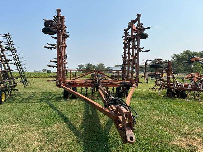 Wilrich Chisel Plow, 36’ With 4 Bar Harrow, Walking Tandems, Fold Up ...