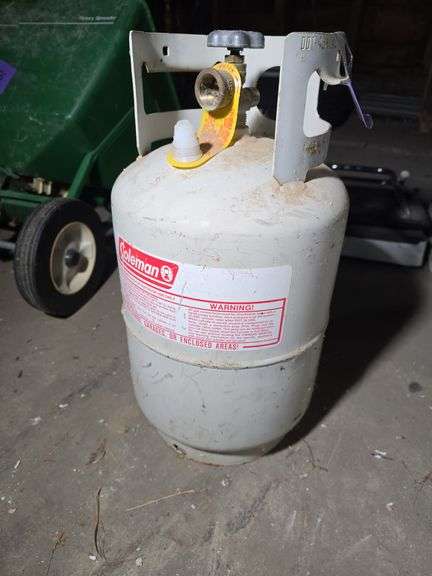 ~10LB PROPANE TANK. OLD STYLE VALVE. - Freedom Auctions LLC