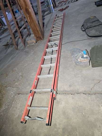 WERNER FIBERGLASS EXTENSION LADDER, 14'-28'. BROKEN FOOT. - Freedom ...