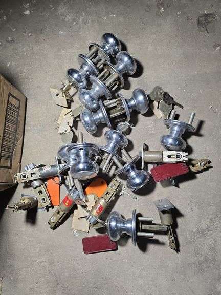 LARGE GROUP OF DOOR HANDLES. FALCON COMMERCIAL GRADE II LOCKING PASSAGE DOOR KNOBS. - Freedom ...