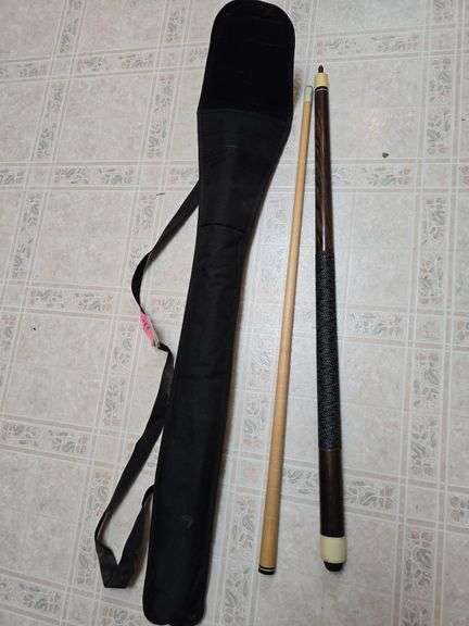 WOOD POOL CUE. - Freedom Auctions LLC