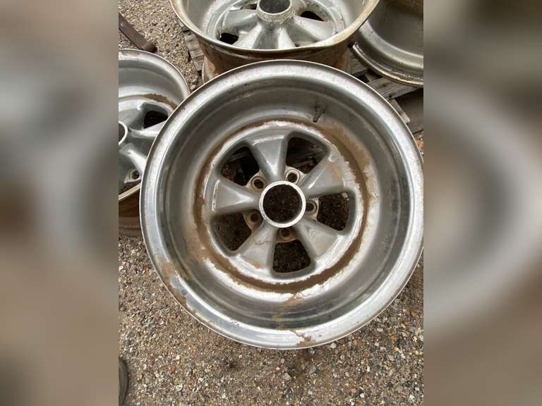 Set of 15" Cragar SS Uni-Lug Wheels - Gavel Roads Online Auctions