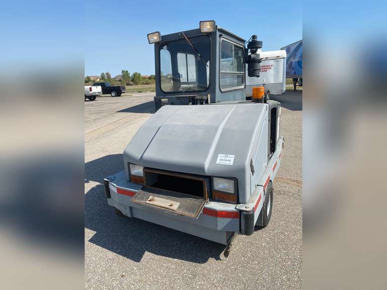 Nilfisk Advance 2060 Propane Mini Street Sweeper - Gavel Roads Online ...