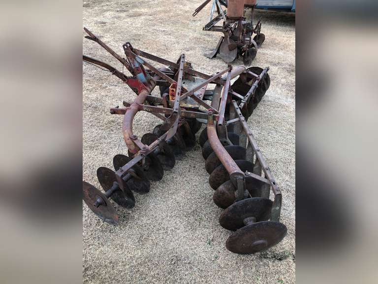 Massey Ferguson 3PT Disc Attachment - Gavel Roads Online Auctions