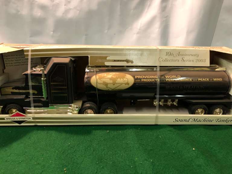 Toy Scale Briggs & Stratton Tanker - Gavel Roads Online Auctions