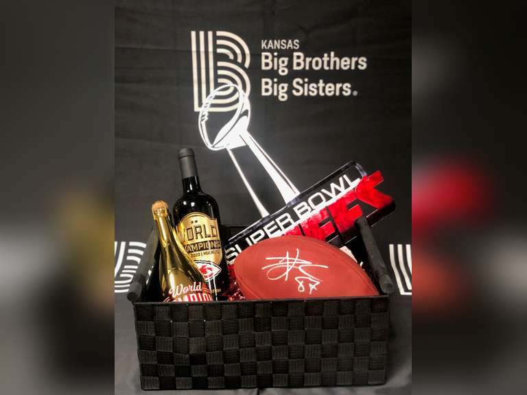 Kansas City Chiefs Travis Kelce Package - Gavel Roads Online Auctions