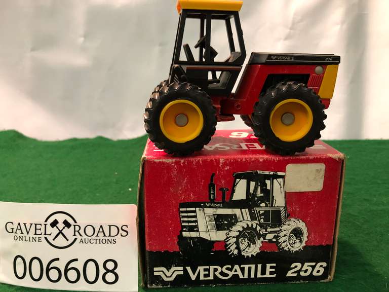 1/32 Scale Versatile 256 Tractor - Gavel Roads Online Auctions