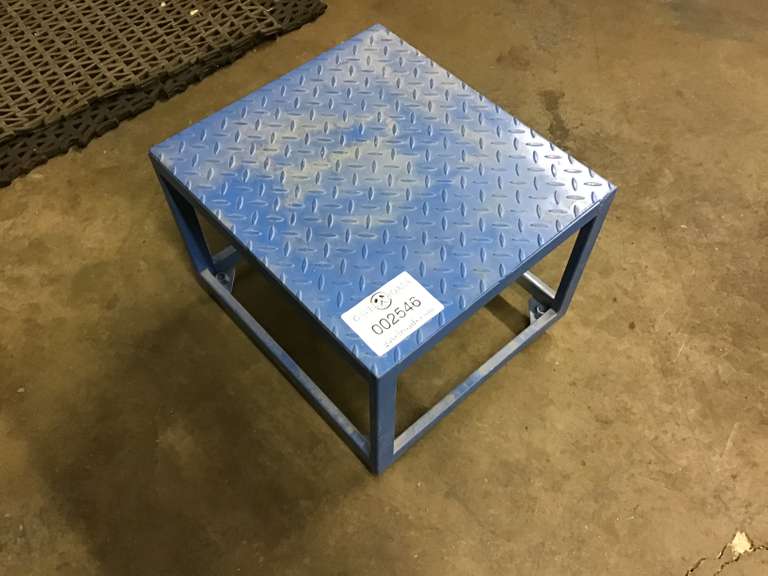 Metal Platform/Stand - Gavel Roads Online Auctions