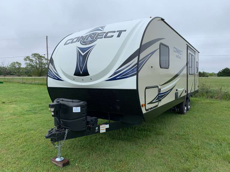 2018 Connect Travel Trailer with Slide-out - Gavel Roads Online Auctions