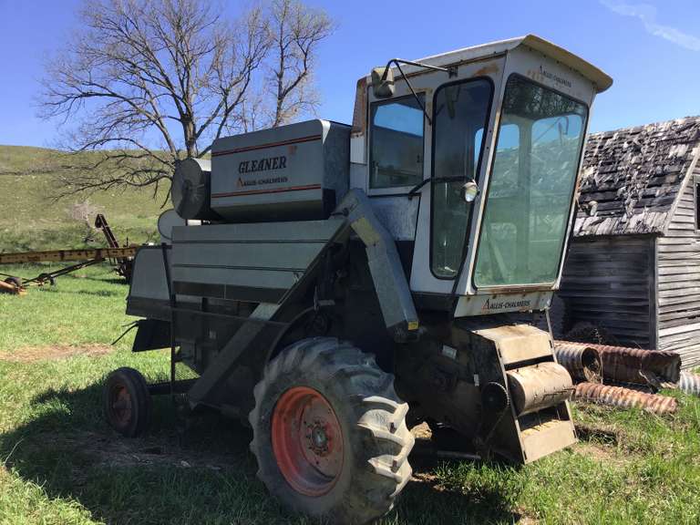 Allis Chalmers Gleaner E III with Header - Trailer NOT included - Gavel ...