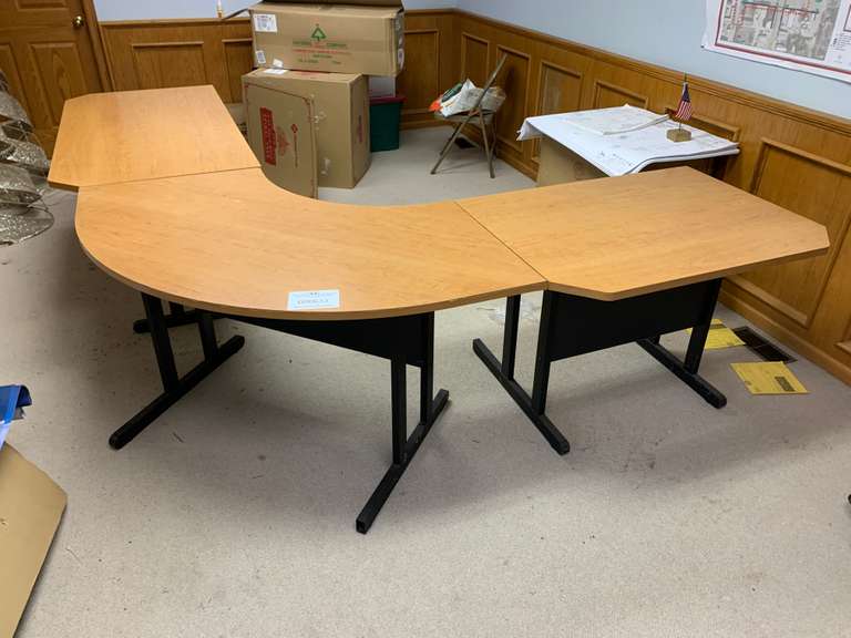 L Shaped Conference Table / Desk - Gavel Roads Online Auctions