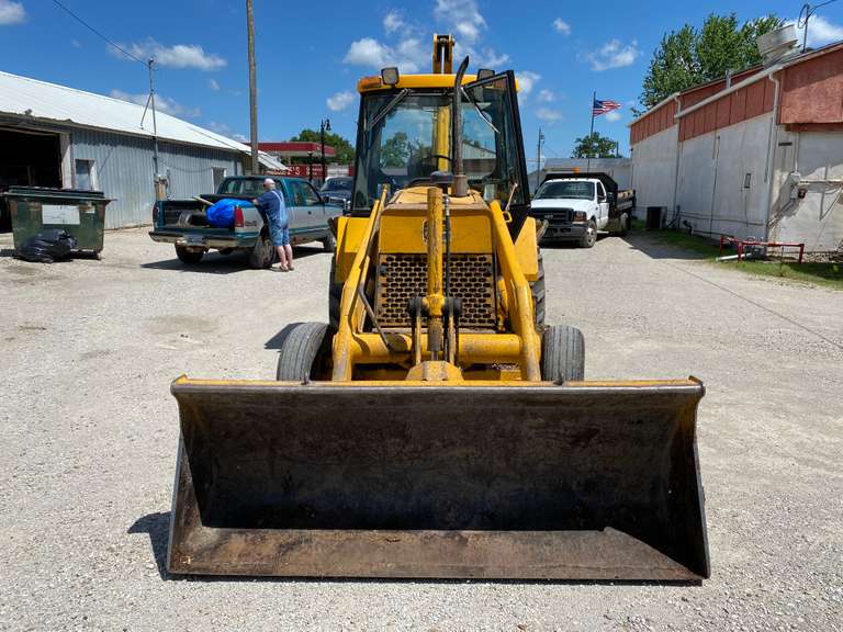 John Deere 210C Backhoe - Gavel Roads Online Auctions