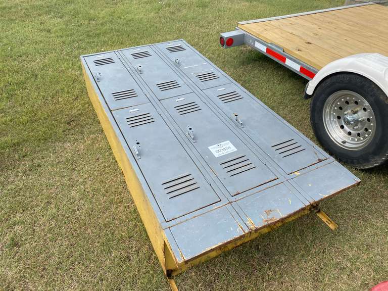 Wall Locker - Gavel Roads Online Auctions