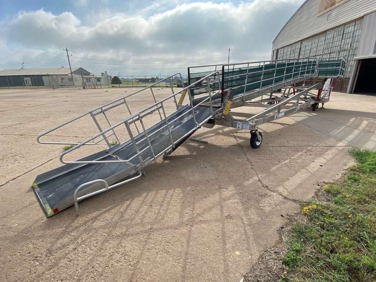 KCI Aluminum Airplane Passenger Boarding Ramp System - Gavel Roads ...